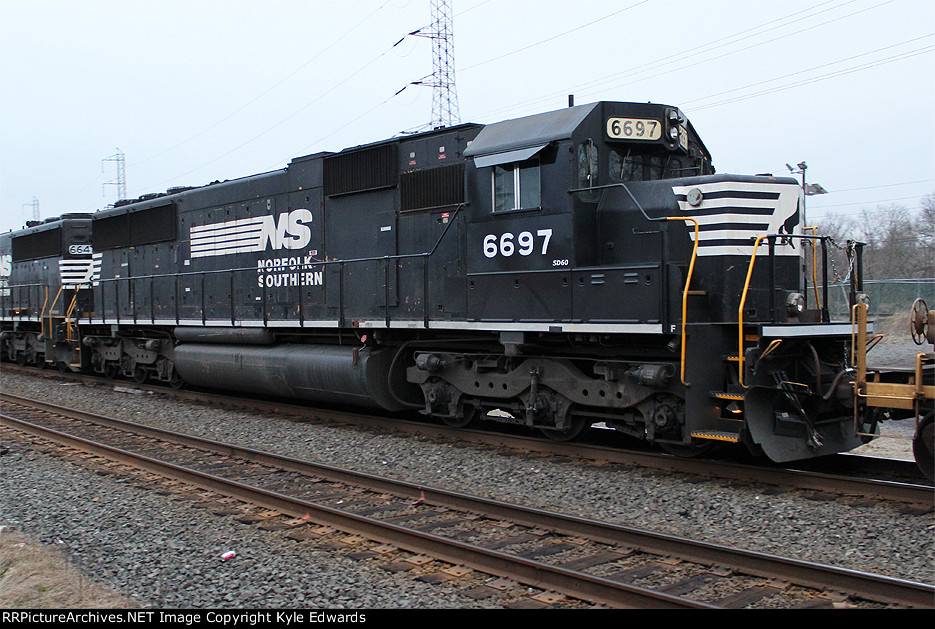 NS SD60 #6697 on 212